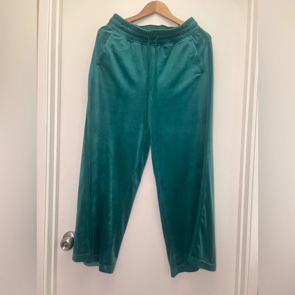 aerie | Pants & Jumpsuits | Offline By Aerie Velour Lounge Set Green ...